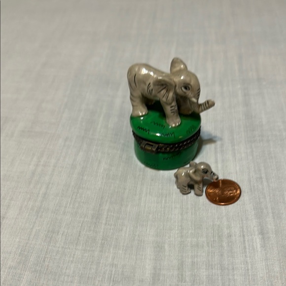 Other | Vintage Green Elephant Trinket Porcelain Box With Baby Elephant ...